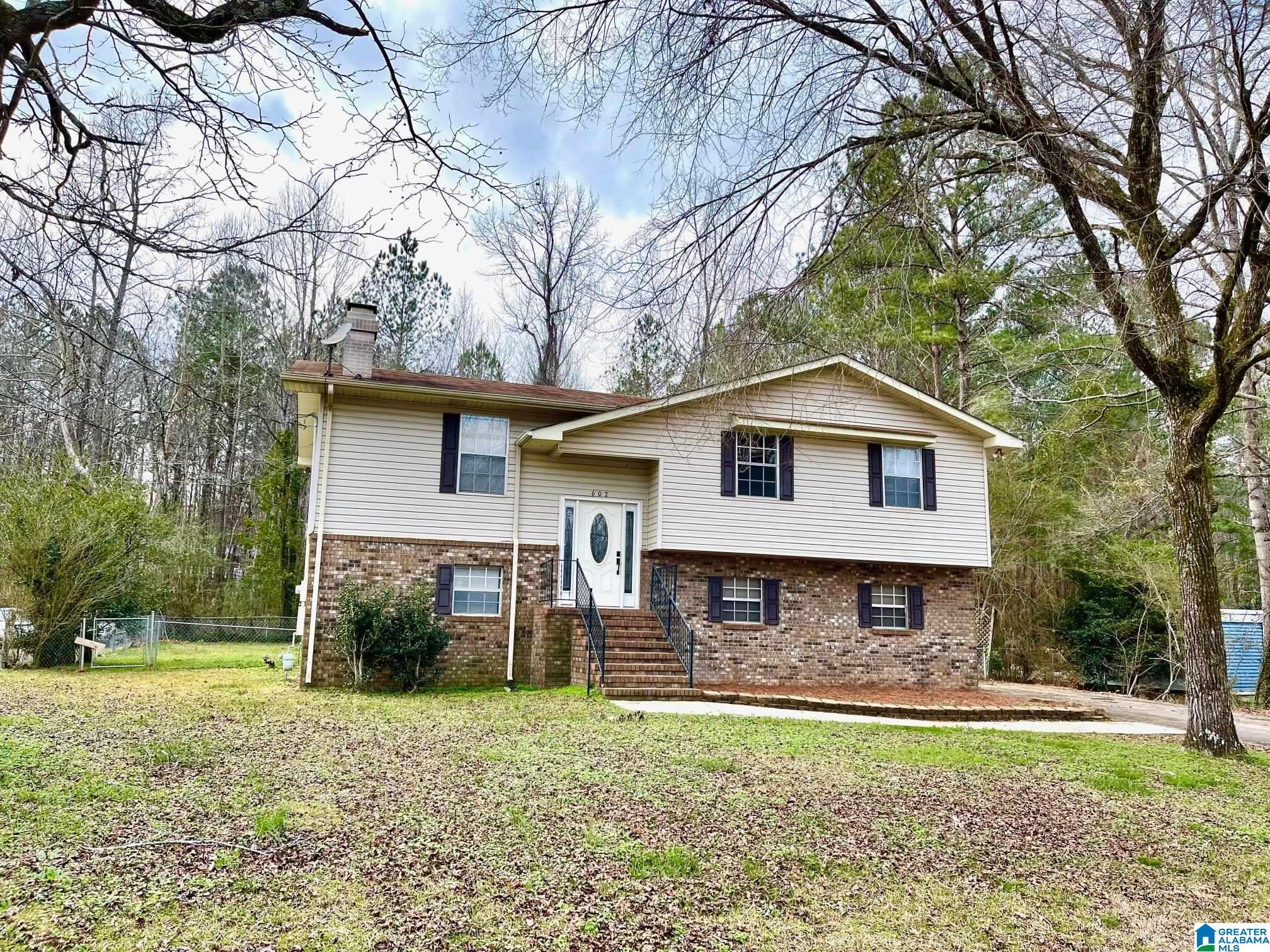 602 Shannahan Drive, Weaver, AL 36277