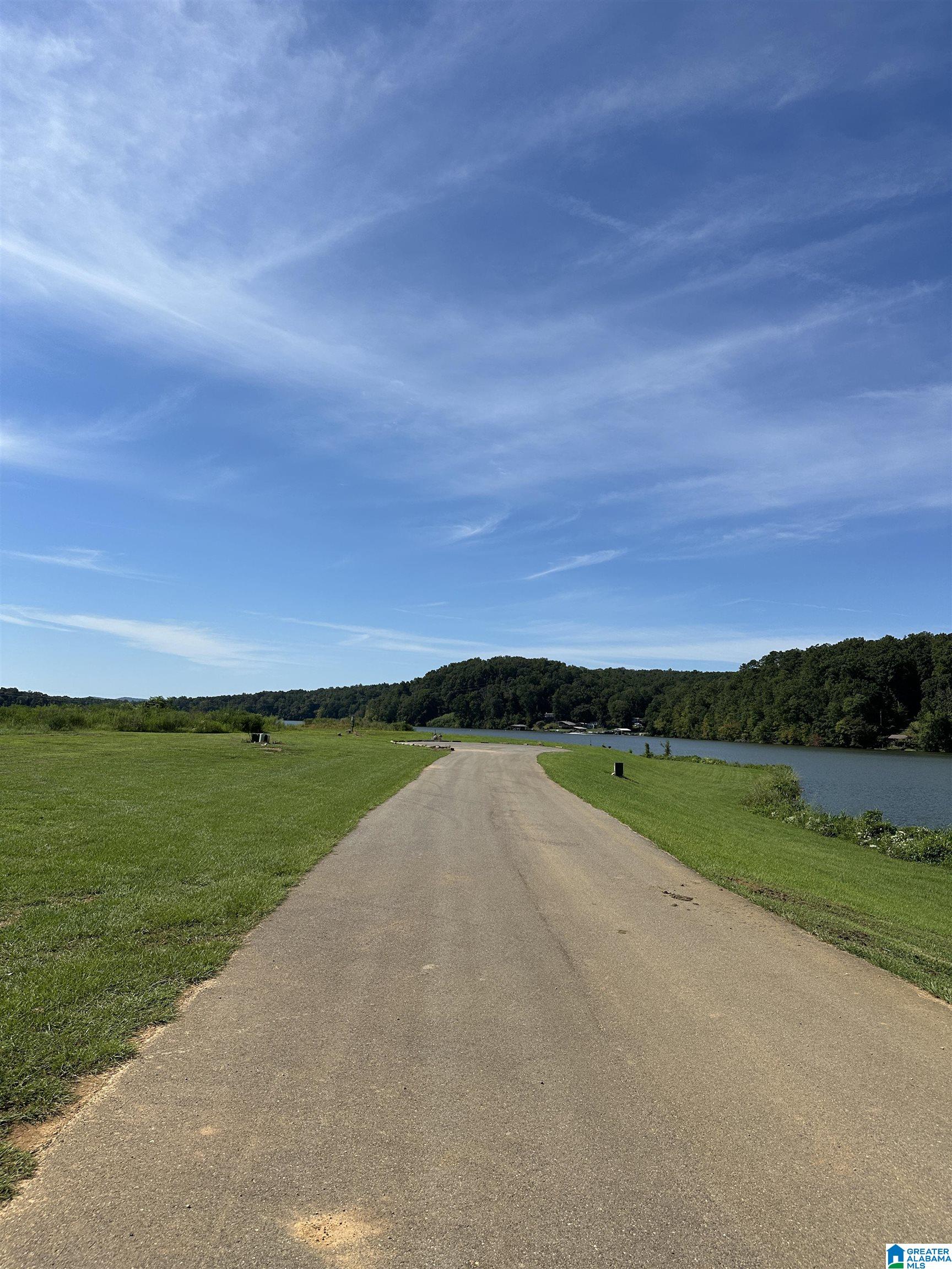 LAKE POINTE DRIVE LINCOLN : Tutt Real Estate