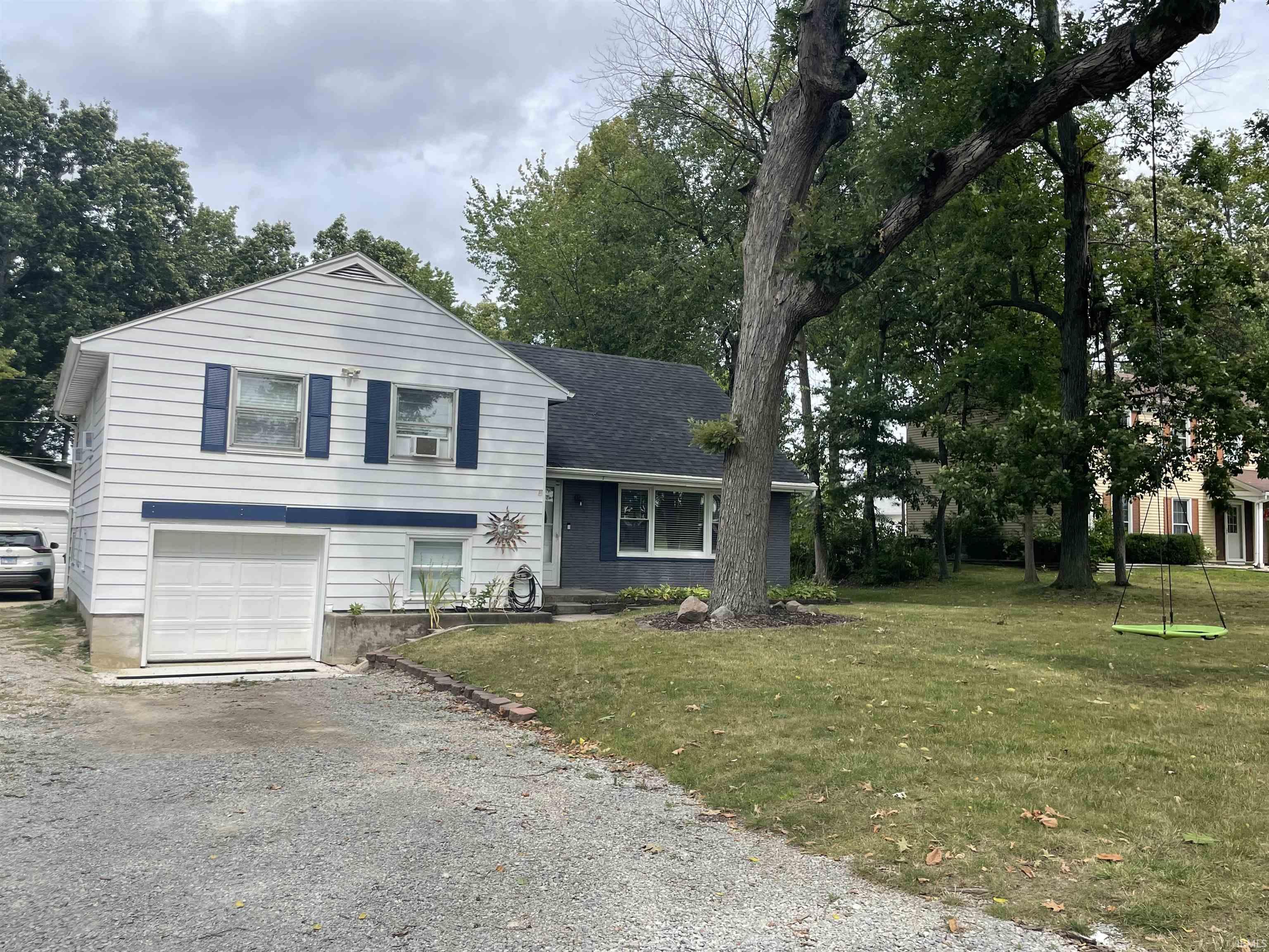 For Rent - 5351 saint Joe Center Road, Fort Wayne, IN 46835 | MLS ...